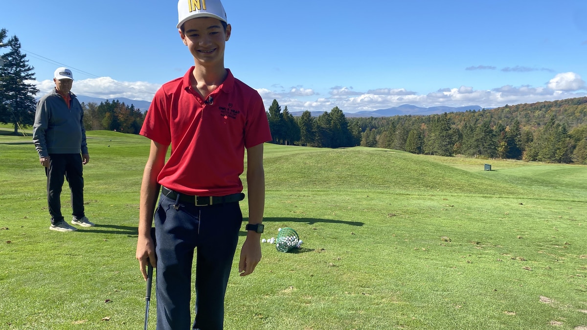 Un jeune golfeur de l'Estrie défie les probabilités | Le téléjournal Estrie