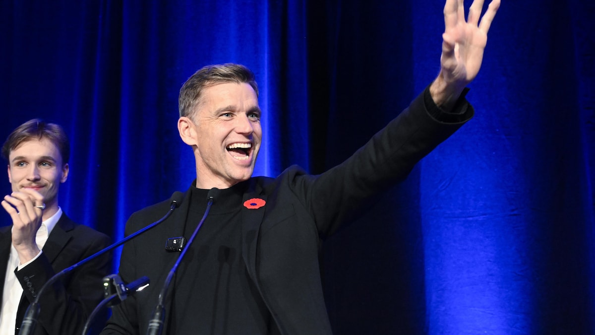 Bruno Marchand aisément réélu à la mairie de Québec | Le téléjournal Québec