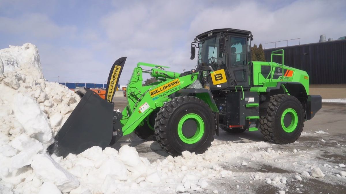 Une nouvelle chargeuse 100 % électrique pour le Groupe Bellemare | Le téléjournal Mauricie