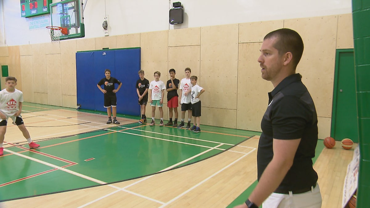 Un camp de basketball pour tous avec Charles Dubé-Brais | Le ...