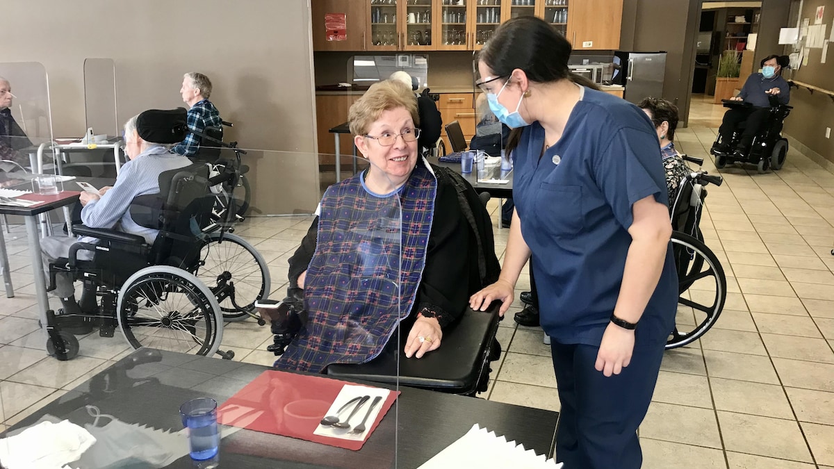 Incursion dans un CHSLD qui a vécu l'enfer de la COVID-19 | Le ...