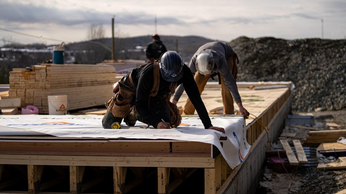Attirer de nouveaux travailleurs en construction | Le téléjournal Est-du-Québec
