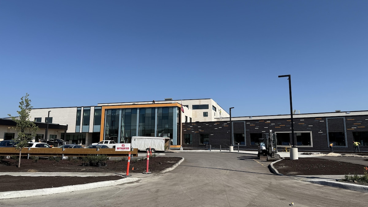 Sage Creek : la nouvelle école de la DSFM n'est pas encore prête | Le ...