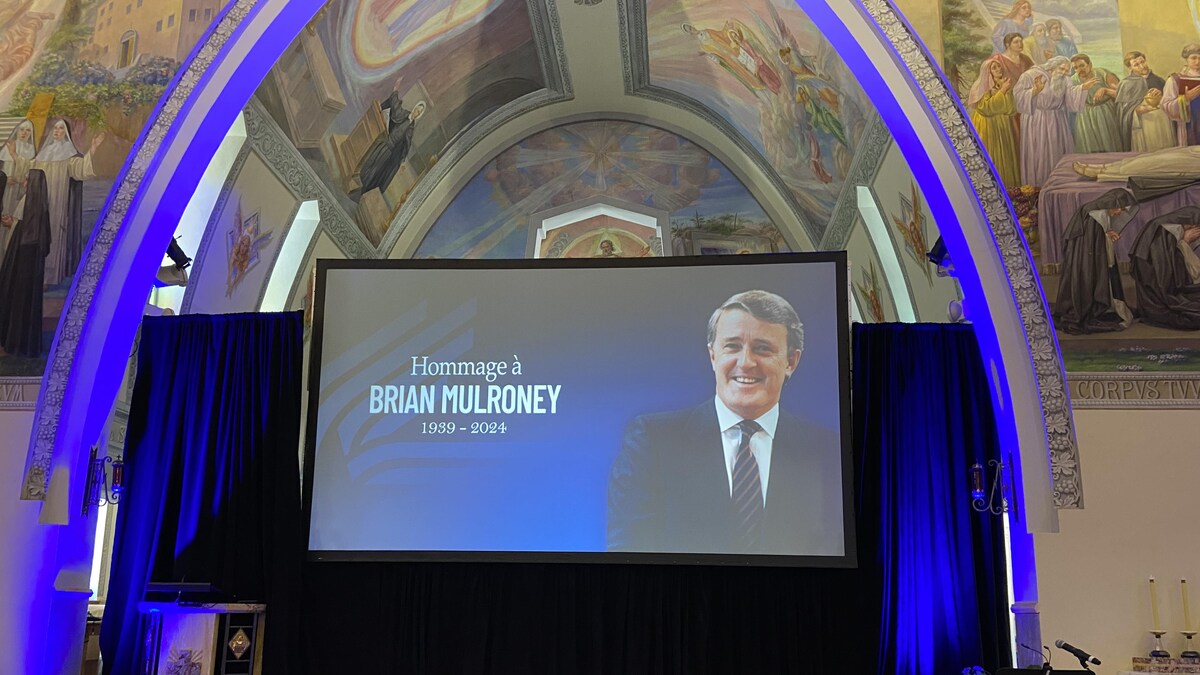 Dernier hommage à Brian Mulroney à Baie-Comeau | Le téléjournal Est-du ... Dernier hommage à Brian Mulroney à Baie-Comeau | Le téléjournal Est-du ...