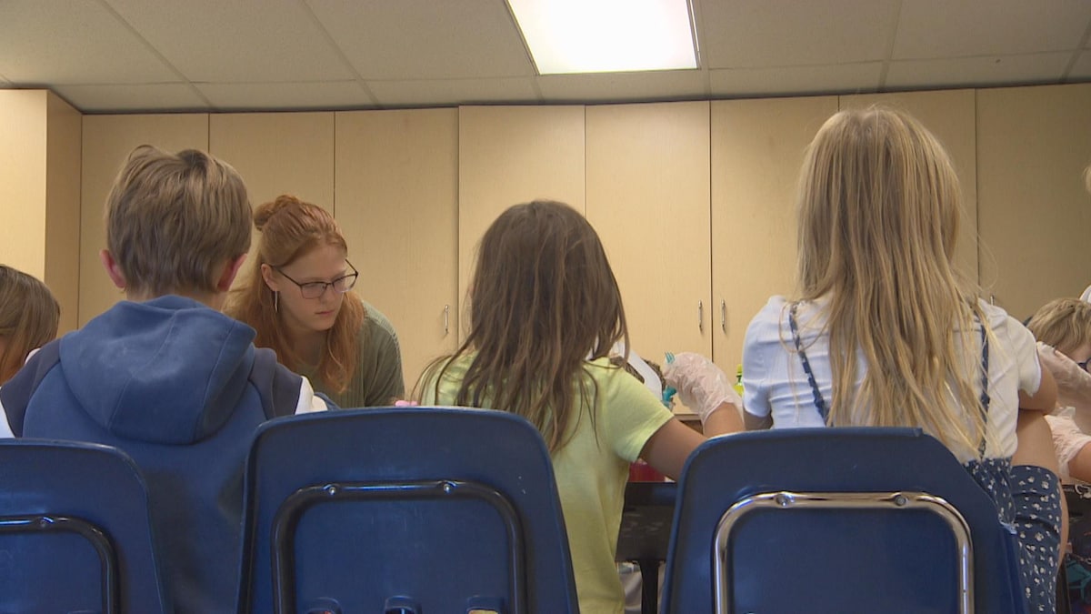Les garderies francophones du Manitoba peinent à recruter et à retenir ...