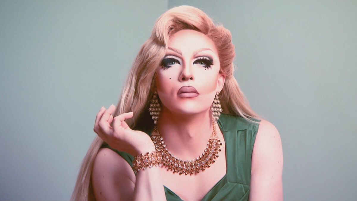 Une exposition photo sur une drag-queen | Le téléjournal Québec