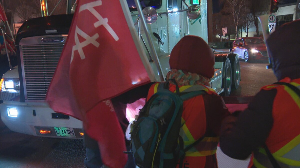 Grève des enseignants : le ton monte | Le téléjournal Québec