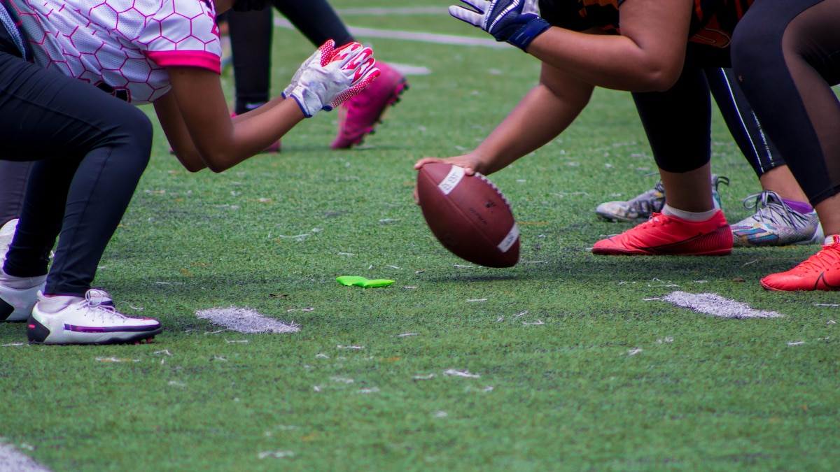 Un programme de flag football de la NFL à Québec | Le téléjournal Québec