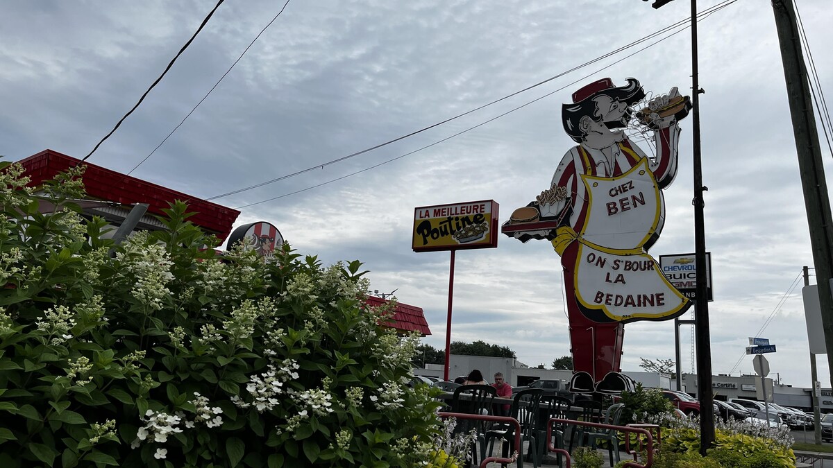 La nouvelle enseigne de Chez Ben on s'bour la bedaine attire les ...
