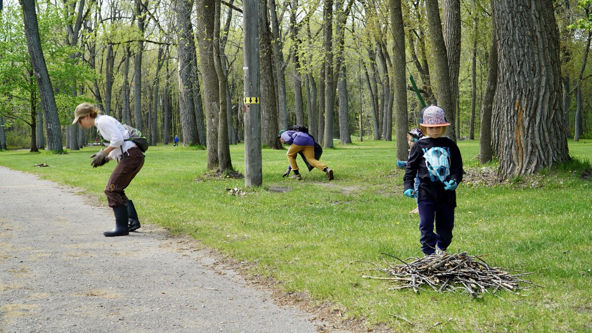Une première grande corvée participative à l'île St-Quentin | Le ...