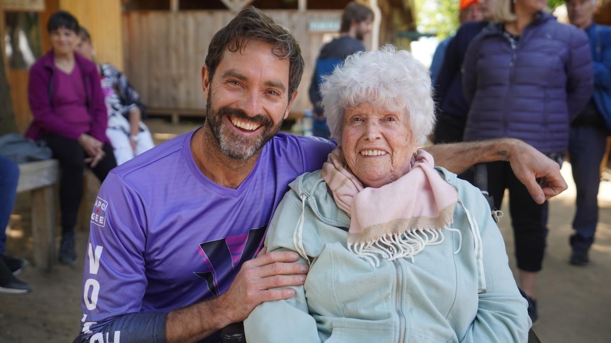 Une Trifluvienne de 97 ans saute en parachute | Le téléjournal Mauricie