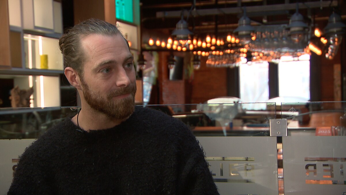 Jonathan Roy part en tournée avec son nouvel album | Le téléjournal Québec