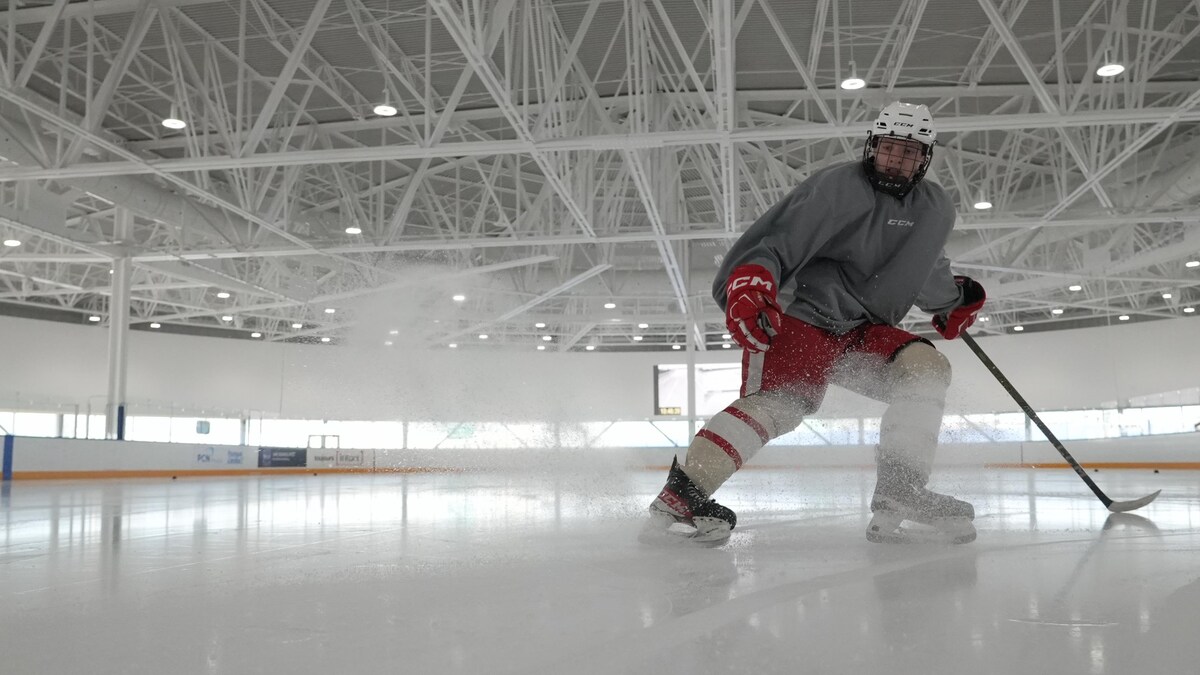 Profession : spécialiste en lames de patin | Le téléjournal Québec