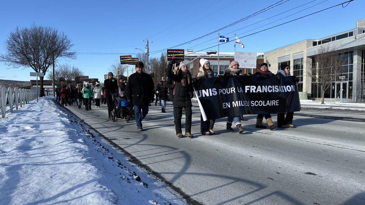 Des intervenants en francisation manifestent en Beauce | Le téléjournal ...