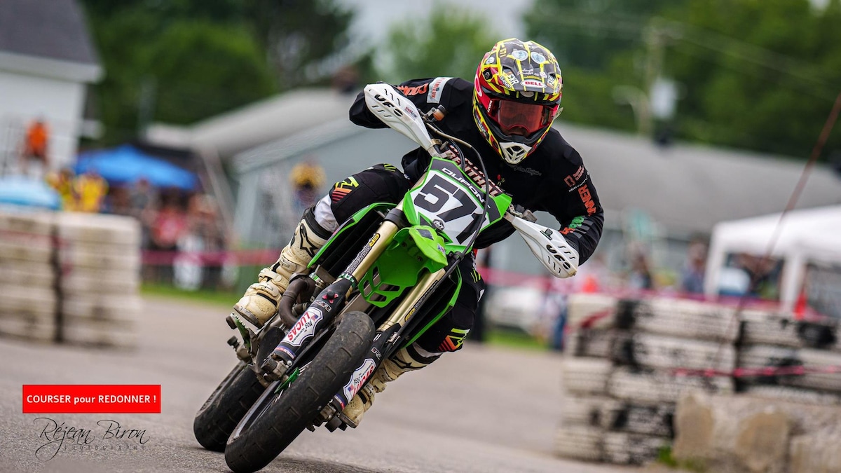 En motocross pour amasser des fonds pour la recherche sur le cancer ...