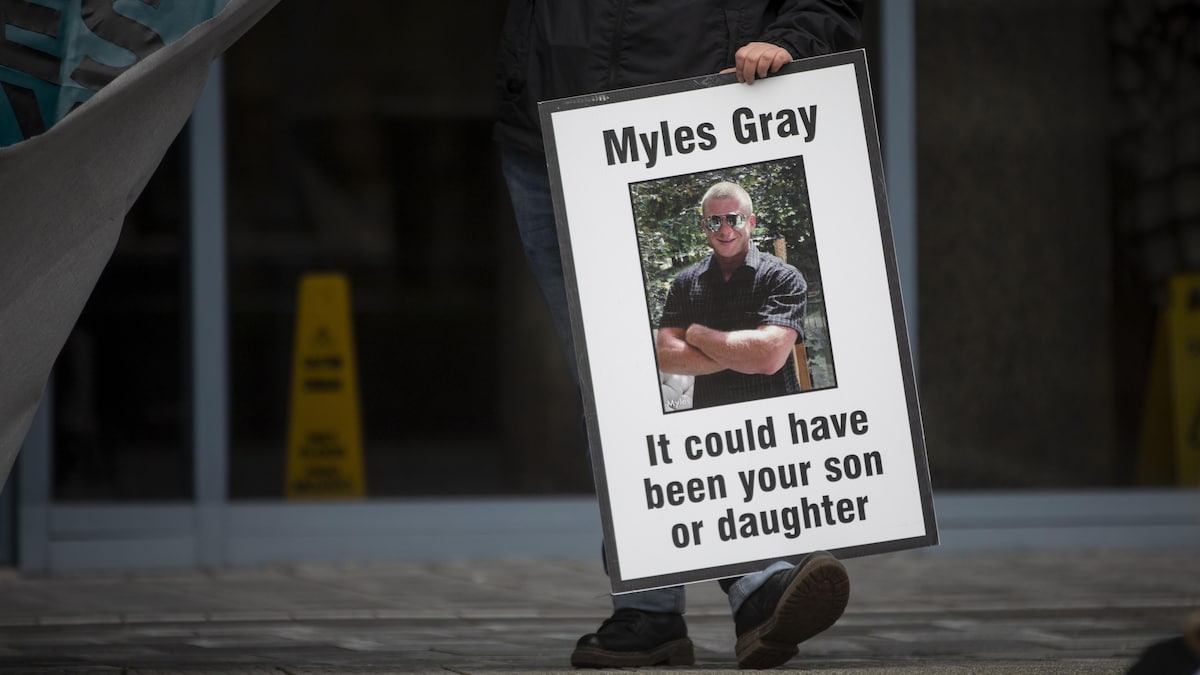 Éclaircir les circonstances de la mort de Myles Gray | Le téléjournal ...