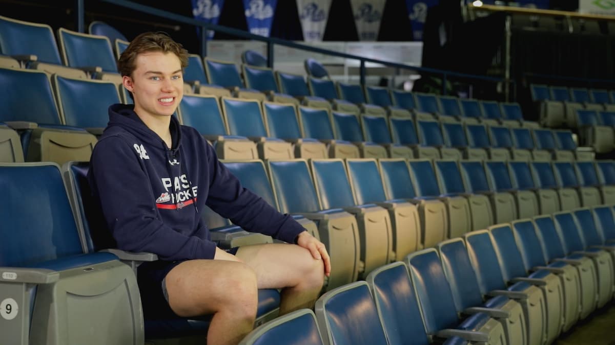 Connor Bedard, un jour à la fois, une présence à la fois | Le ...