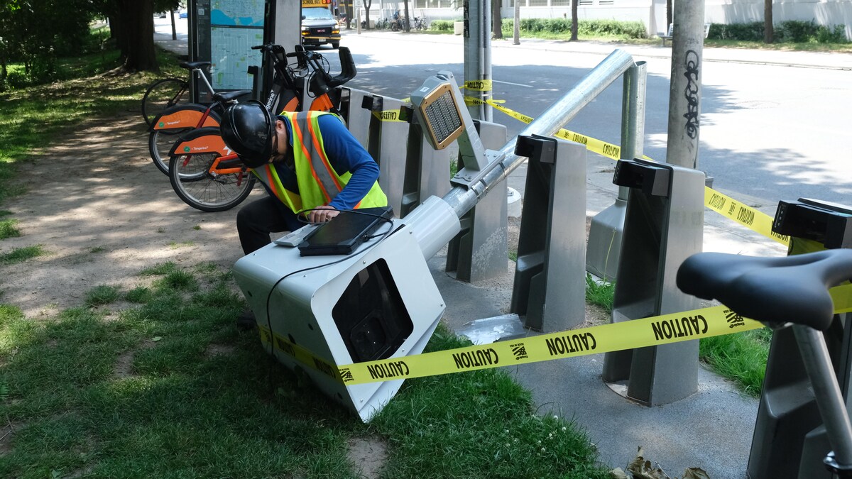 Vague de vandalisme contre les radars photo à Toronto | Le téléjournal ...