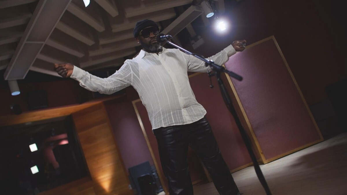 Richard Lemba rend hommage à sa mère en chanson | Connexion