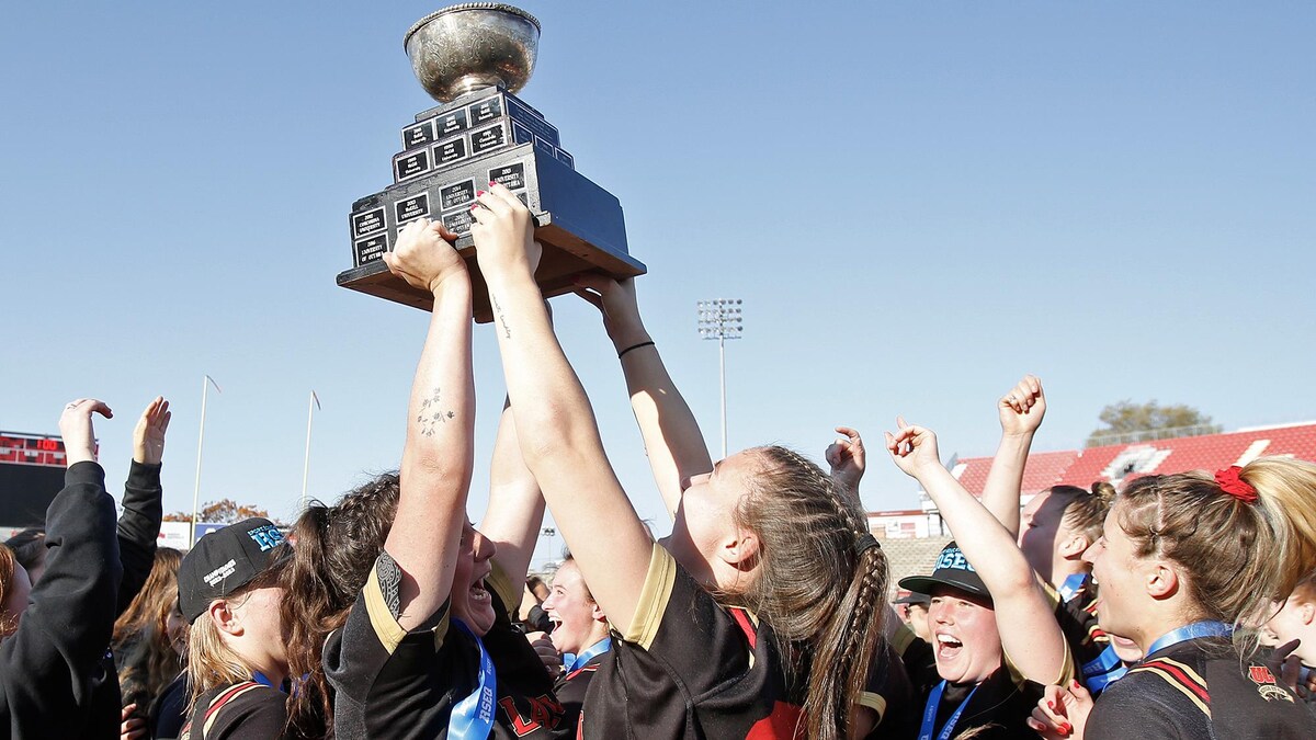 Les joueuses de rugby du Rouge et Or invaincues | Radio-Canada Sports
