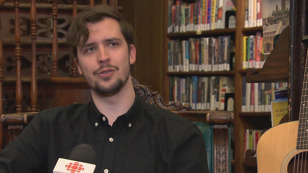 « Les ombres », premier album de Roy Davis | Le téléjournal Québec