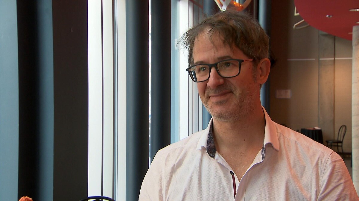 Théâtre: «Je suis un produit» | Le téléjournal Québec