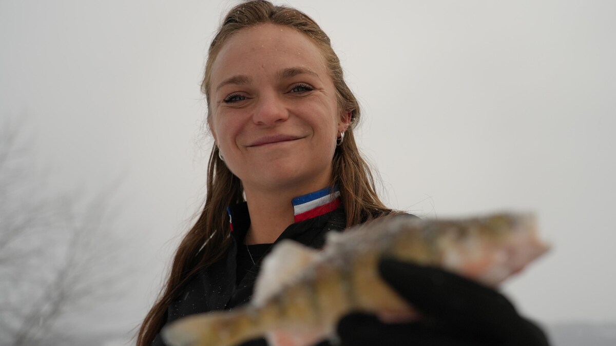 Partie de pêche blanche avec la meilleure ouvrière de France | Le ...