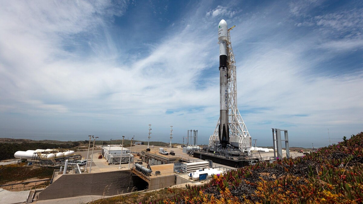 Lancement de trois satellites canadiens | Le téléjournal midi Montréal