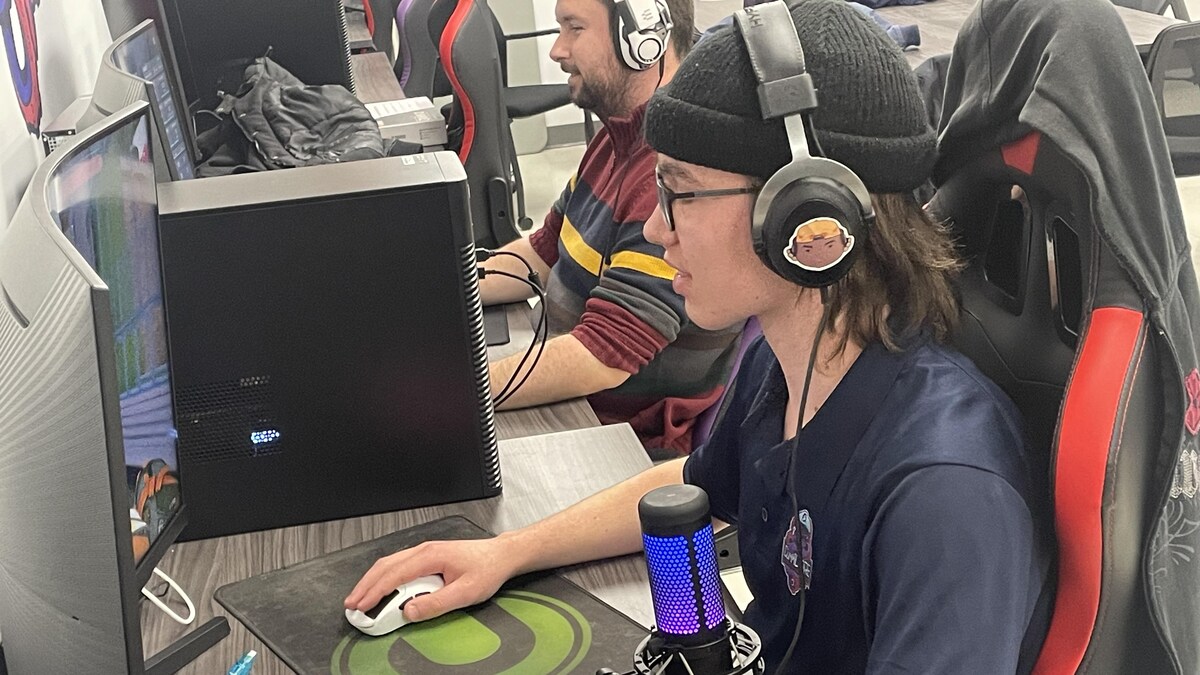 Une première équipe de sports électroniques | Le téléjournal Est-du-Québec