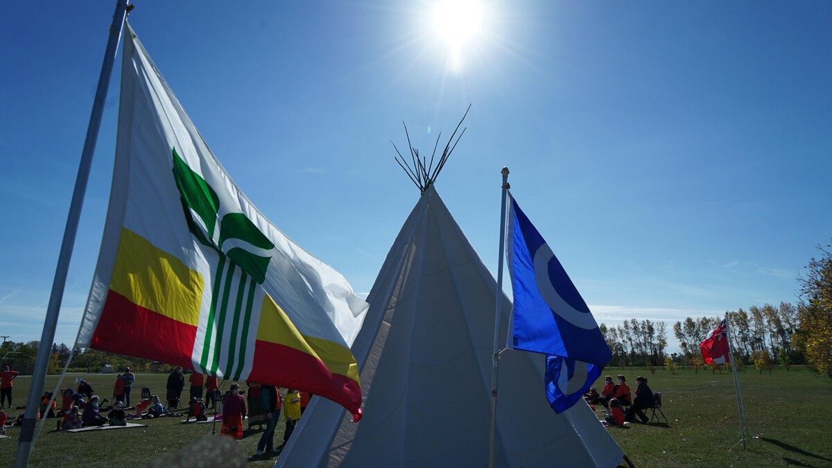 Un tipi dans une école pour enseigner la réconciliation | Le ...