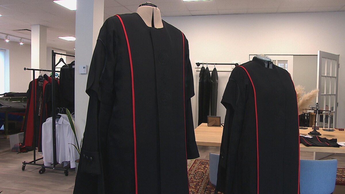 La garde-robe de la Cour suprême redessinée par une entreprise ...