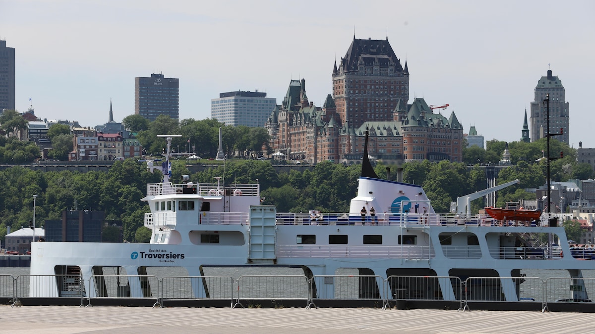 Les traversiers restent à quai durant le FEQ | Le téléjournal Québec