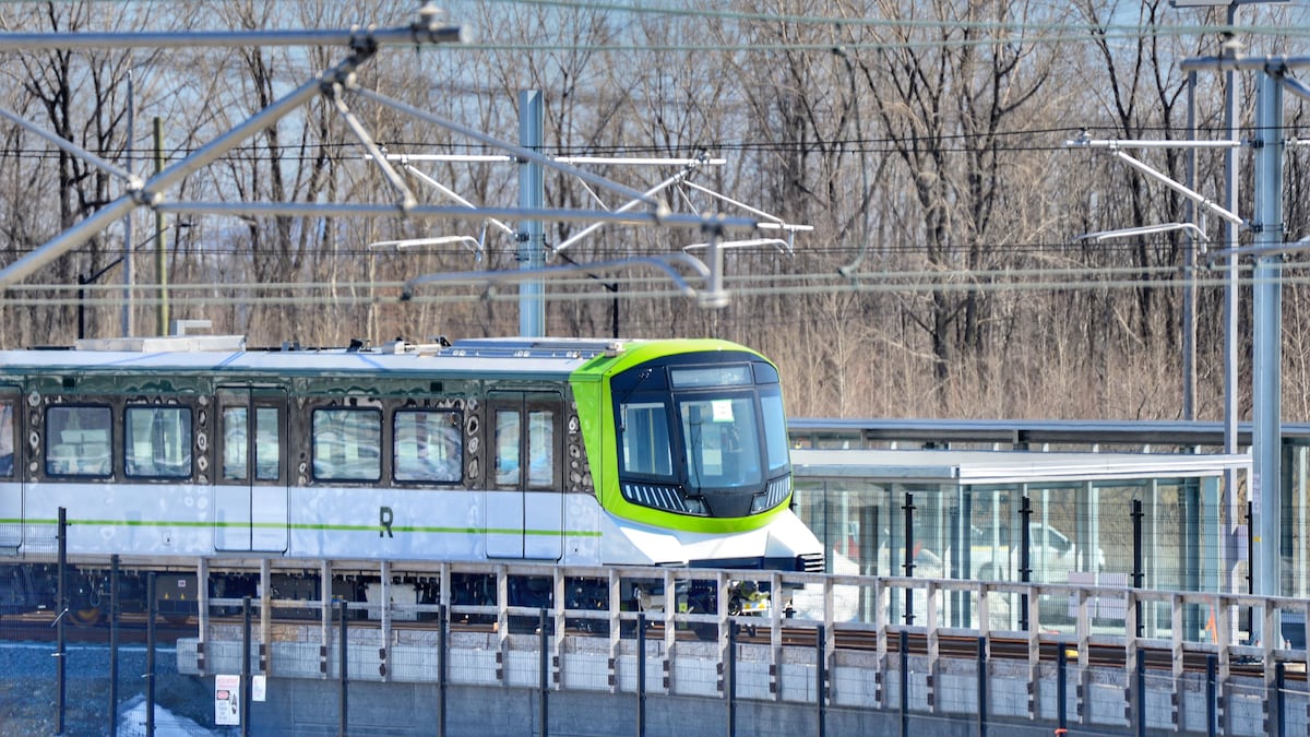 Des questions du public sur l'apparence et le bruit du REM au centre ...