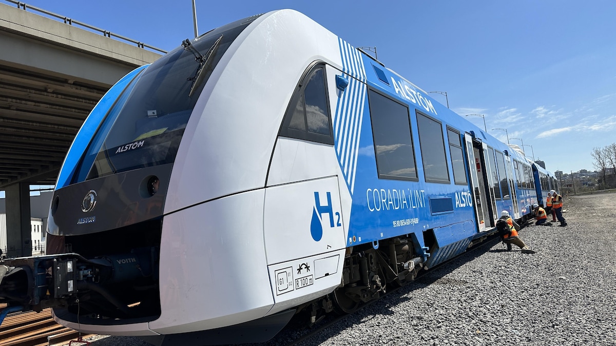 Le premier train de passagers à hydrogène en Amérique en route vers ...