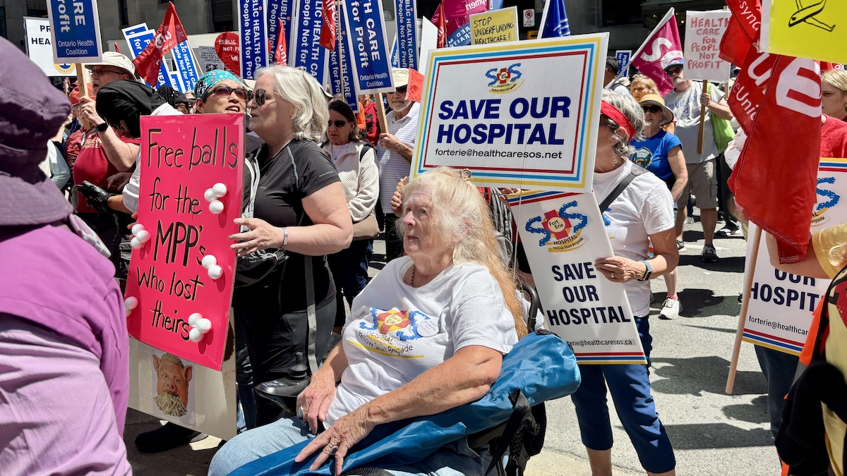 Manifestation contre la privatisation des services hospitaliers en ...