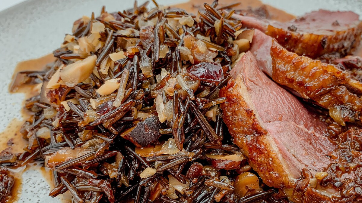 Riz sauvage aux canneberges et aux noisettes | Mordu