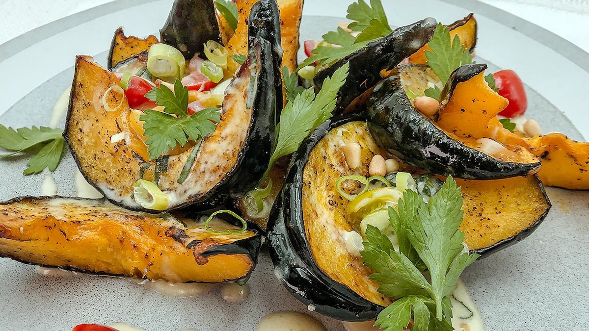 Courge poivrée rôtie et beurre de sauge | Mordu