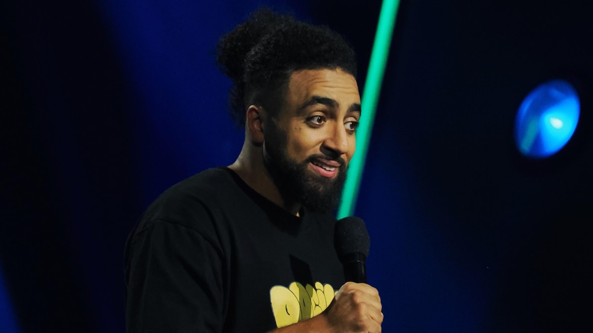 8 humoristes que vous devez connaître | ICI Télé | Radio-Canada