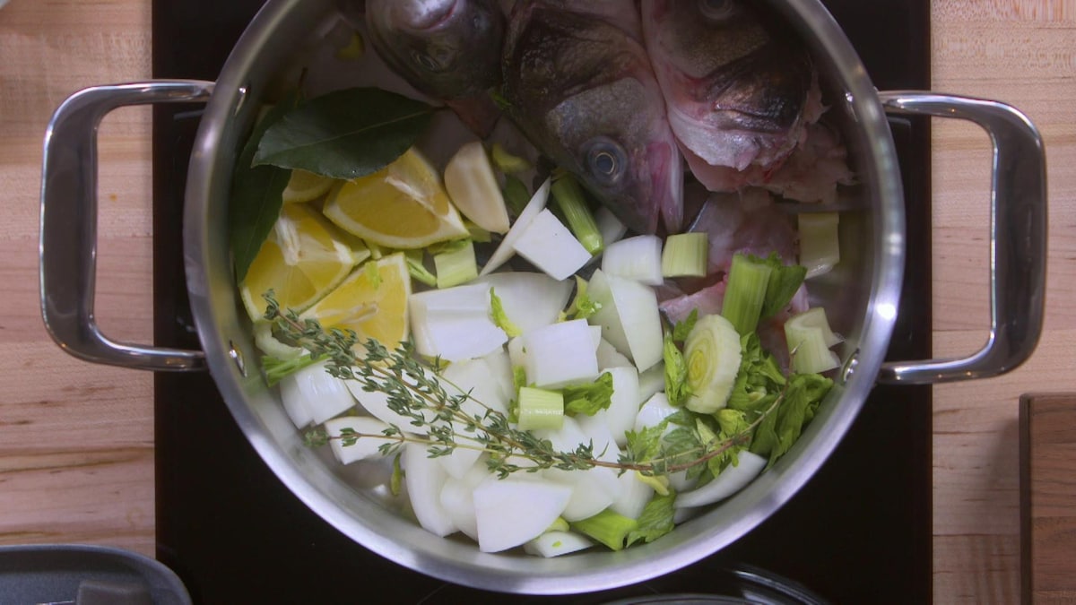 Comment préparer un fumet de poisson? | La cuisine d'Isabelle et Ricardo