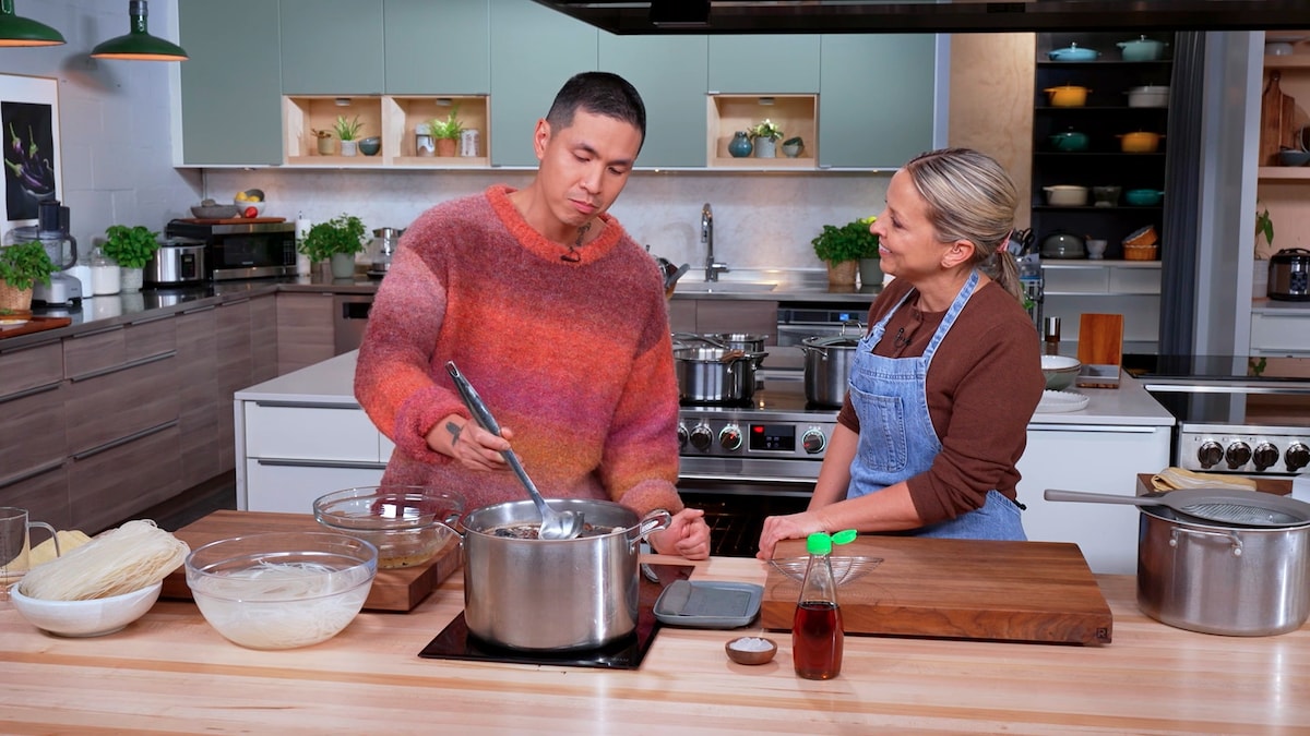 La technique pour avoir un bouillon de poulet clair | La cuisine d ...