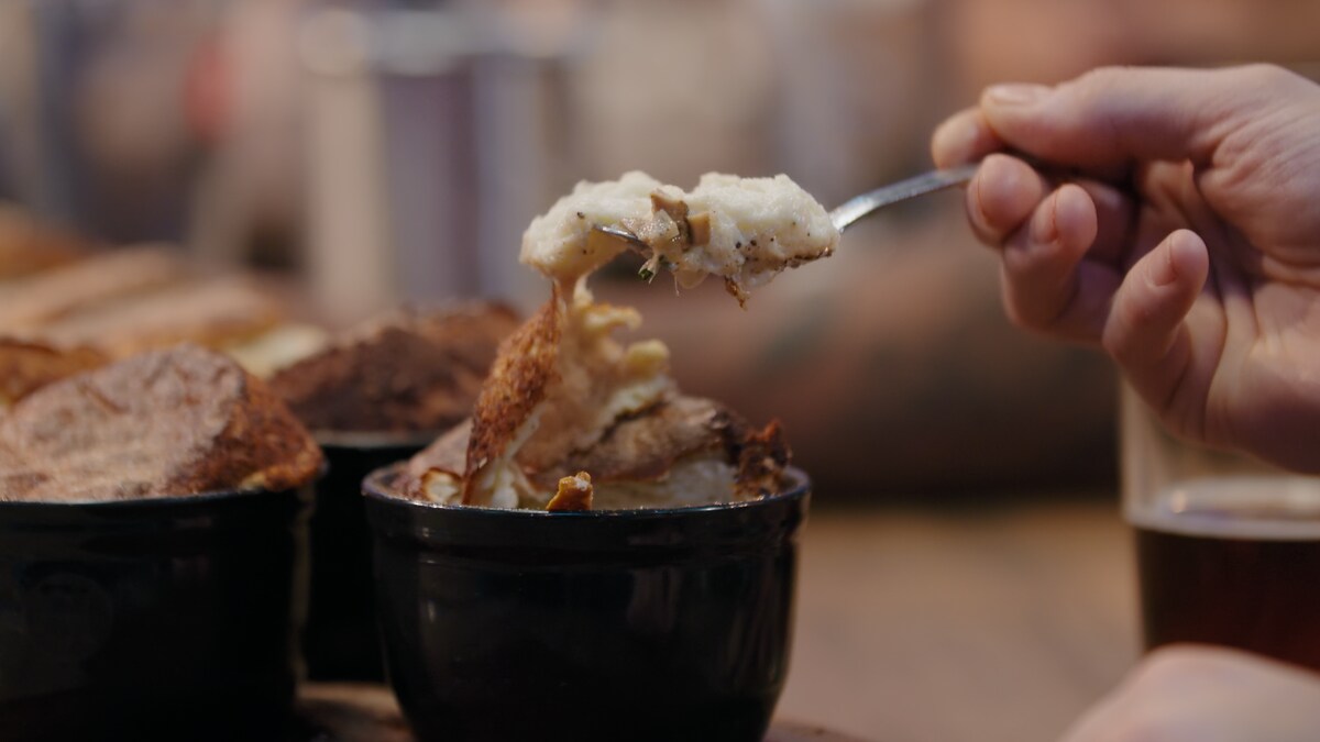 Comment réaliser un soufflé au fromage? | Les chefs!