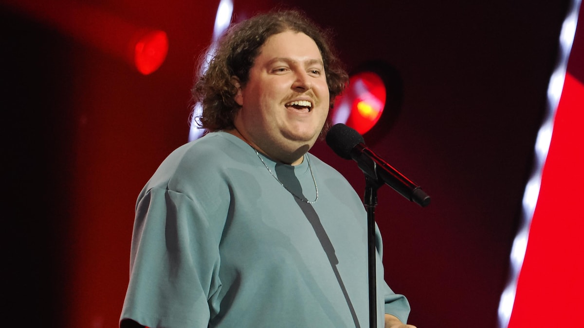 8 humoristes que vous devez connaître | ICI Télé | Radio-Canada