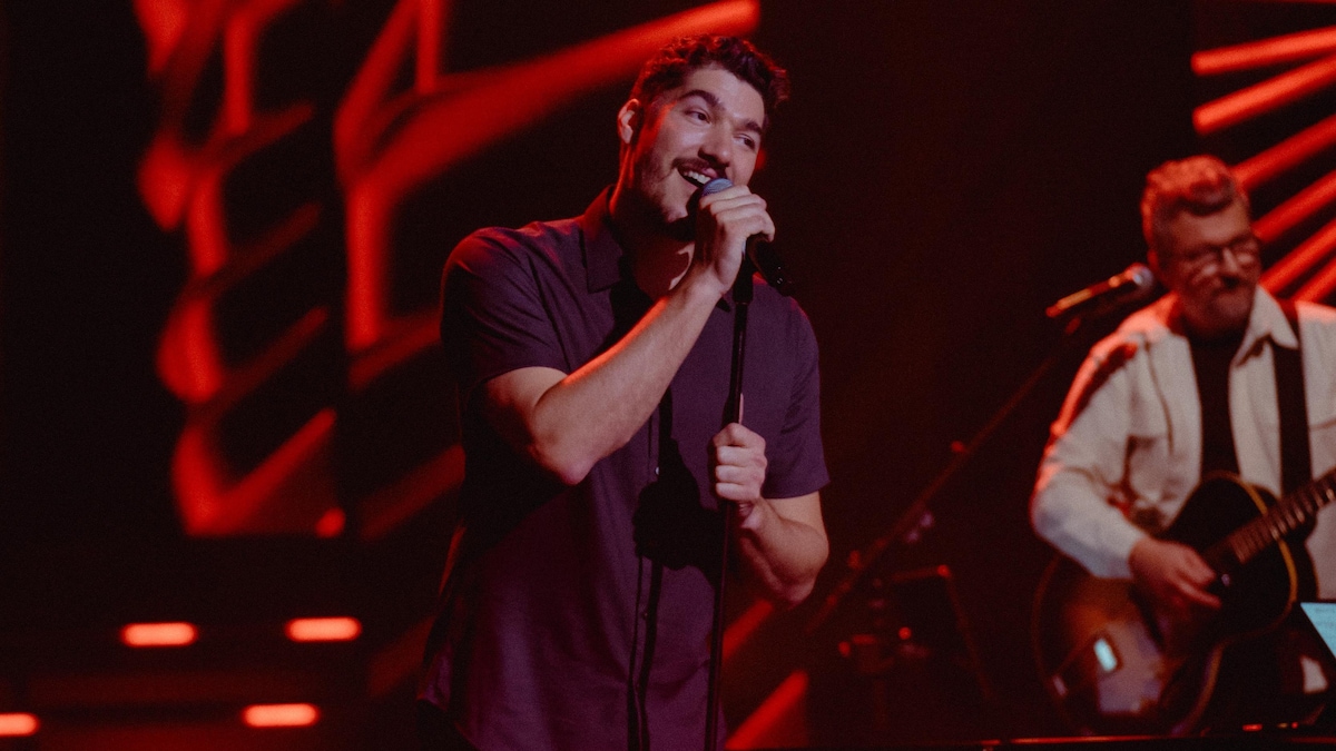 Jason Roy Léveillée chante pour sa grande amie | En direct de l'univers