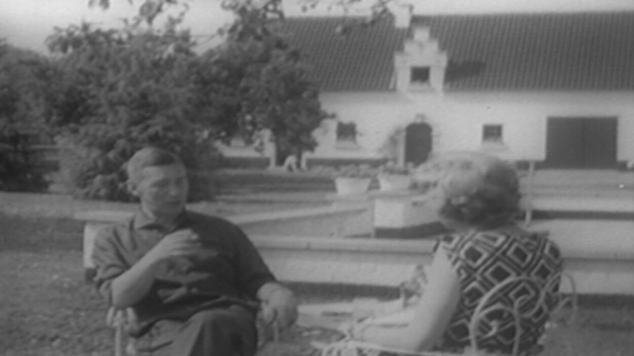 1962 - Judith Jasmin et Hergé : rencontre au parc | Radio-Canada.ca