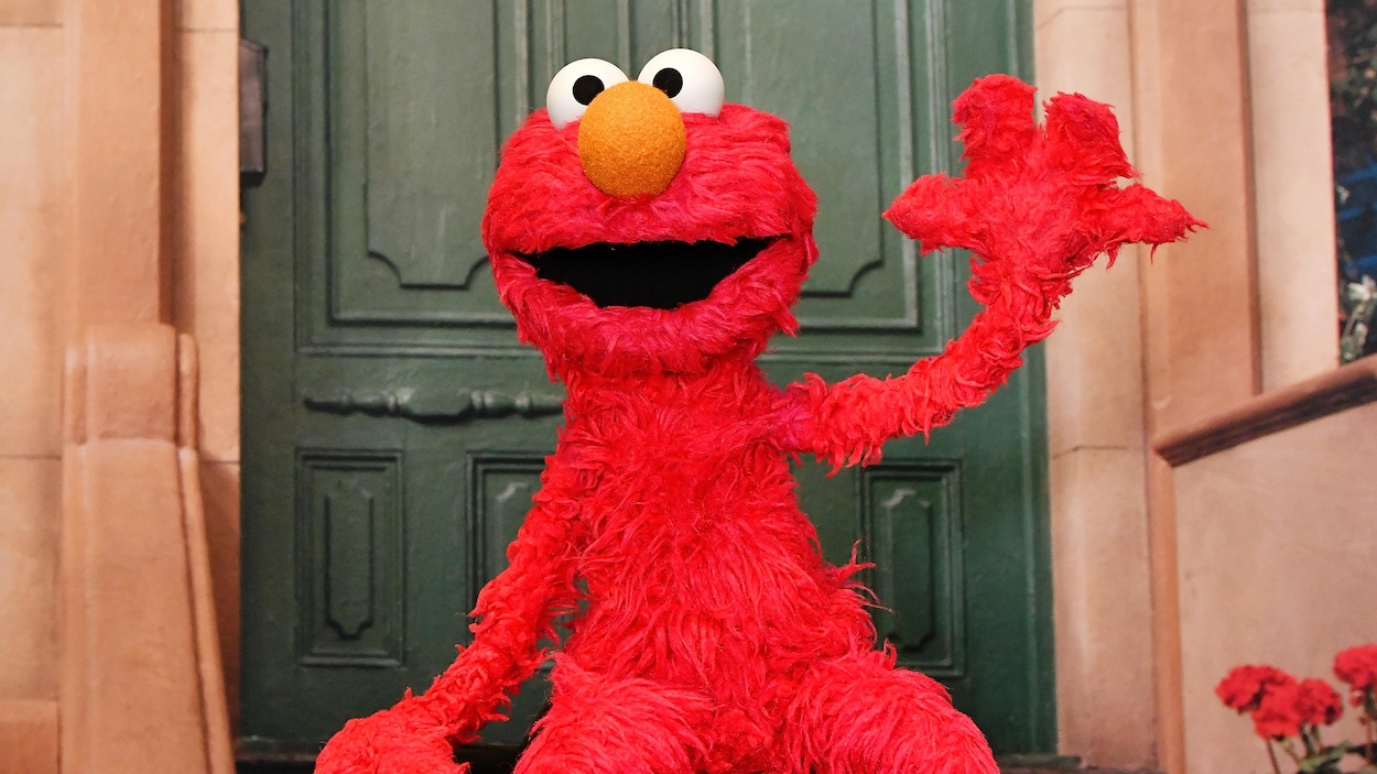 Piraté, le compte X d’Elmo publie des messages haineux | En bref ...