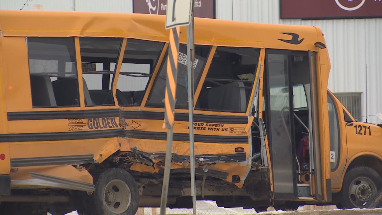 Deux enfants entre la vie et la mort après un accident d’autobus ...