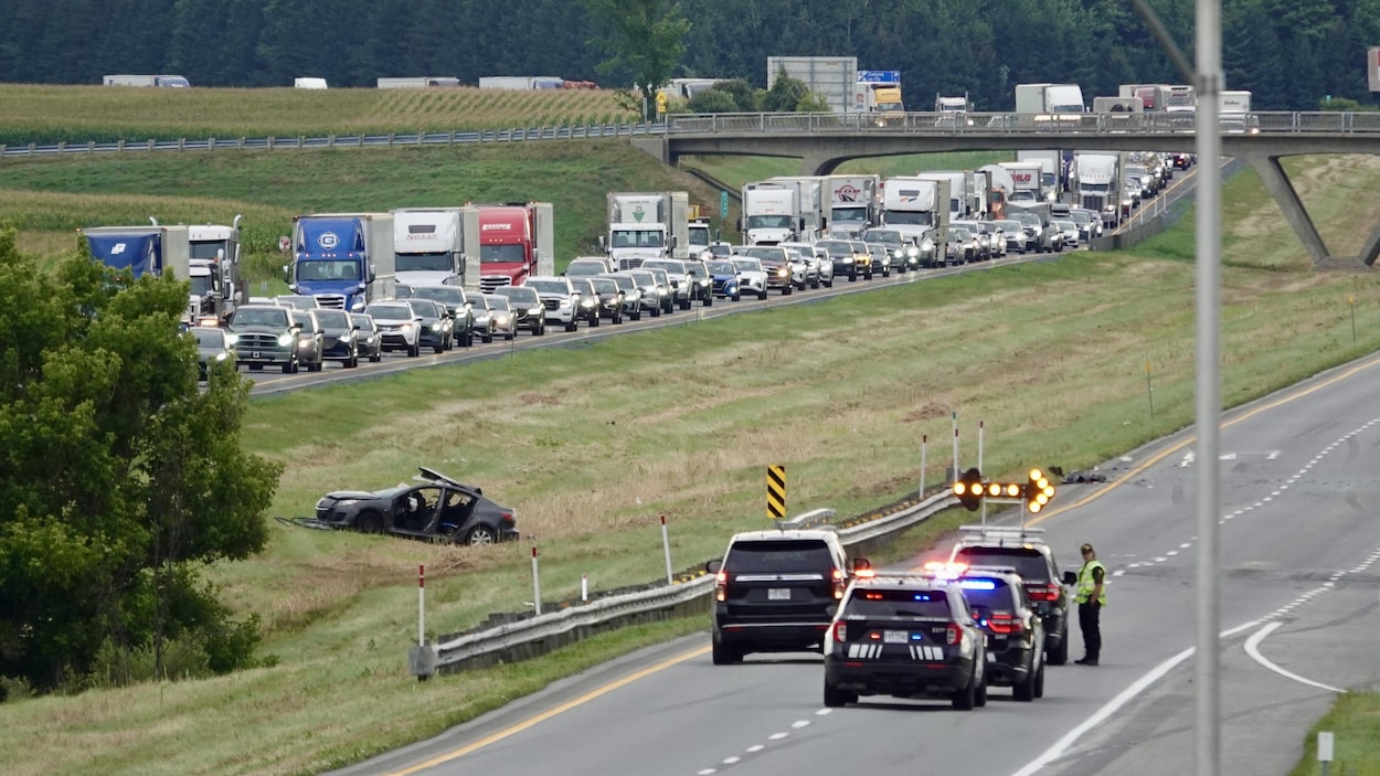 Un accident entre une voiture et un poids lourd fait un mort à Saint-Hyacinthe | Radio-Canada