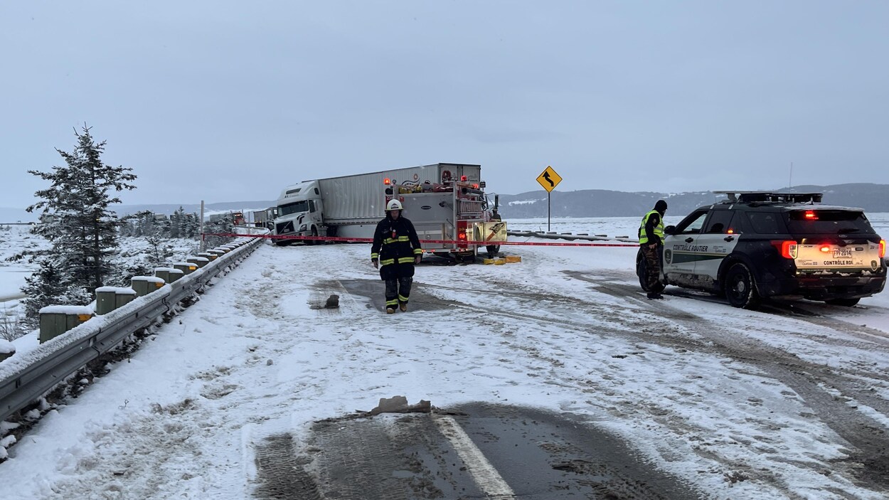 La circulation est rétablie sur la route 172 à Saint-Fulgence | Radio ...