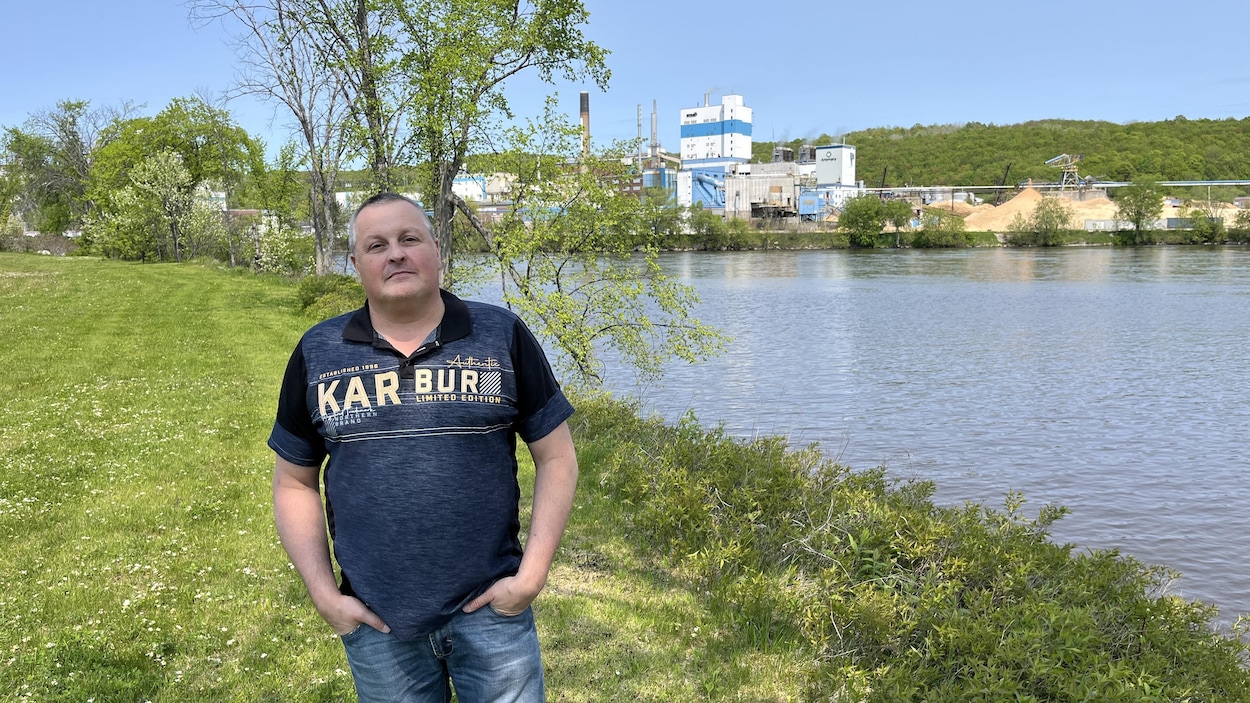 Un an après les mises à pied, « Témiscaming se porte bien », affirme le maire | Radio-Canada