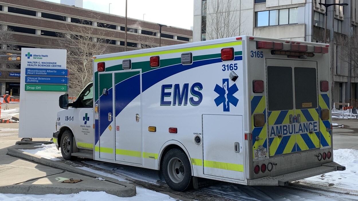 Calgary et Edmonton obtiennent 9 ambulances supplémentaires | Radio ...